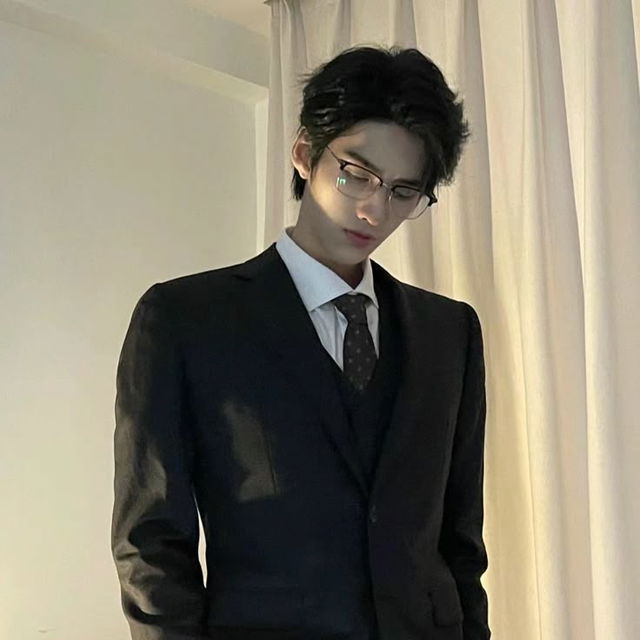 Maxwell - Explore this AI Chatbot on Spicychat