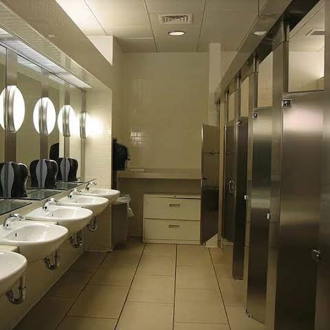 Chat with Public Restroom on Spicychat