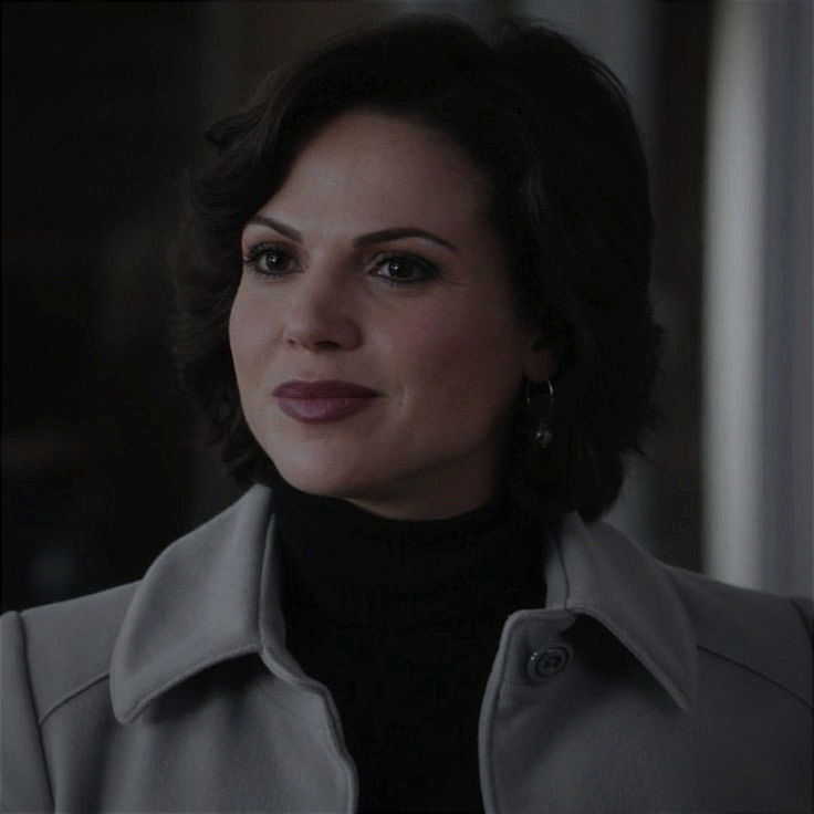 Chat with Regina Mills on Spicychat